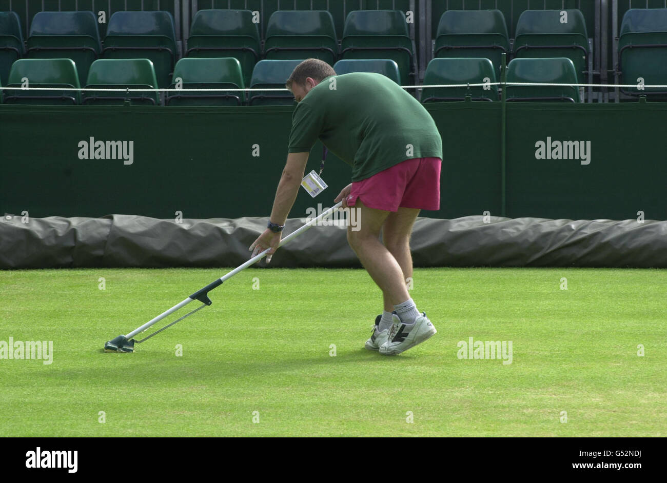 Groundsman working hi-res stock photography and images - Alamy