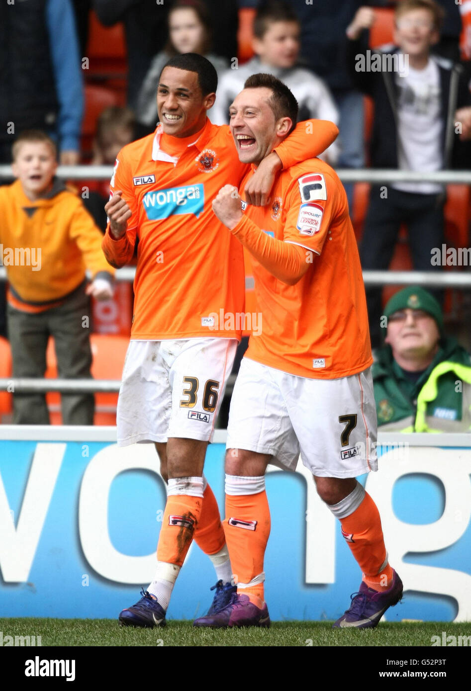 Blackpool's Stephen Dobbie (right) celebrates scoring his second goal ...