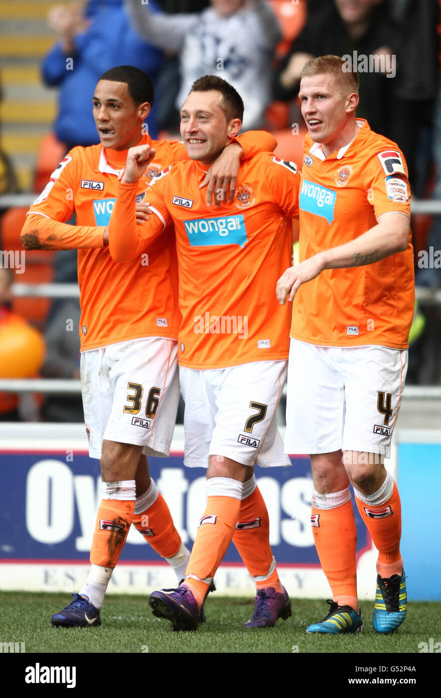 Blackpool's Stephen Dobbie (centre) celebrates scoring his second goal ...