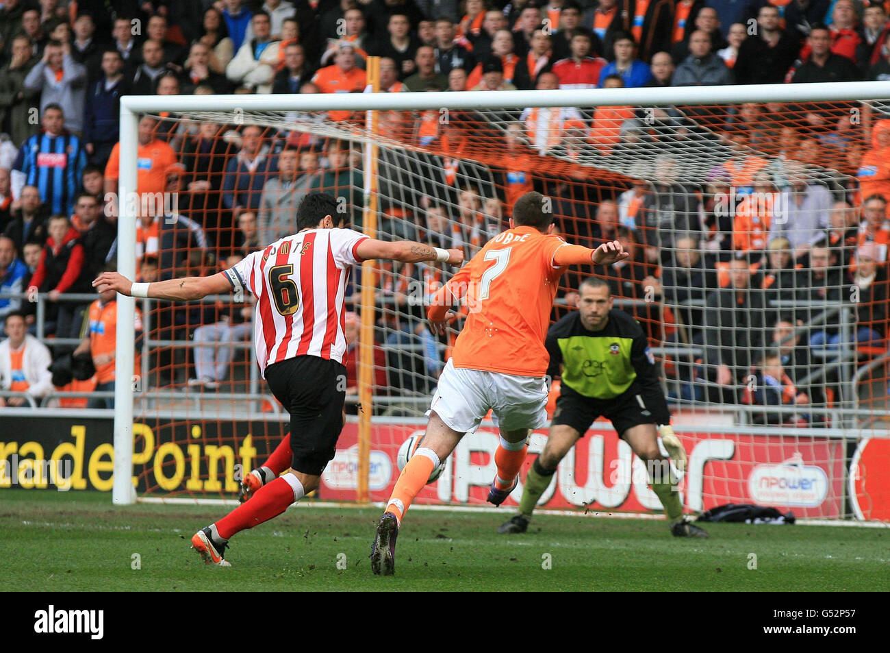 Blackpool's Stephen Dobbie (right) scores his second goal during the ...
