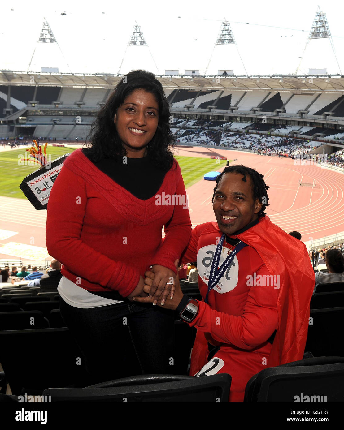 Wendell Raphael (right) proposes marriage to his girlfriend Bindi ...