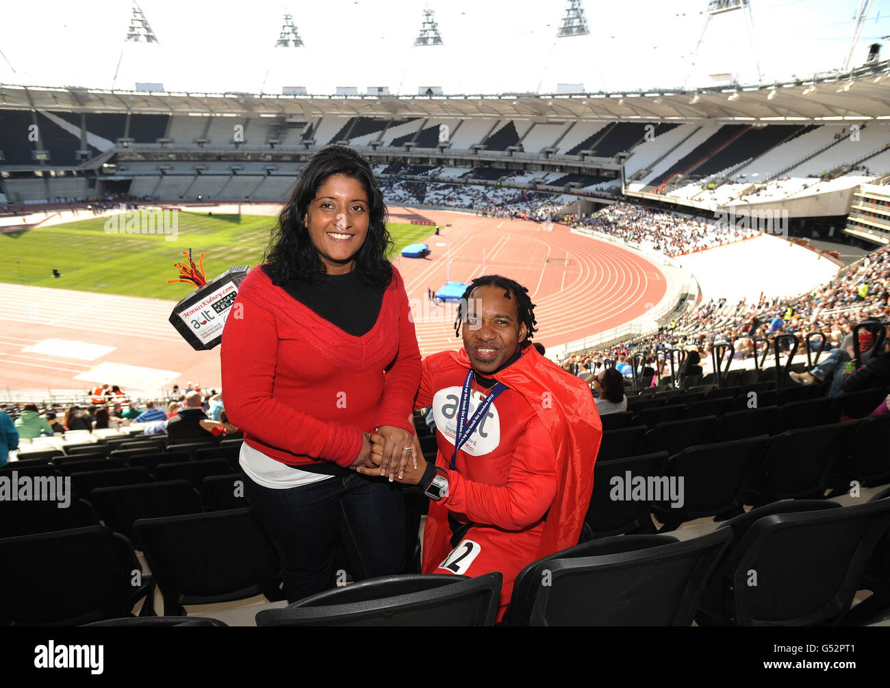 Wendell Raphael (right) proposes marriage to his girlfriend Bindi ...