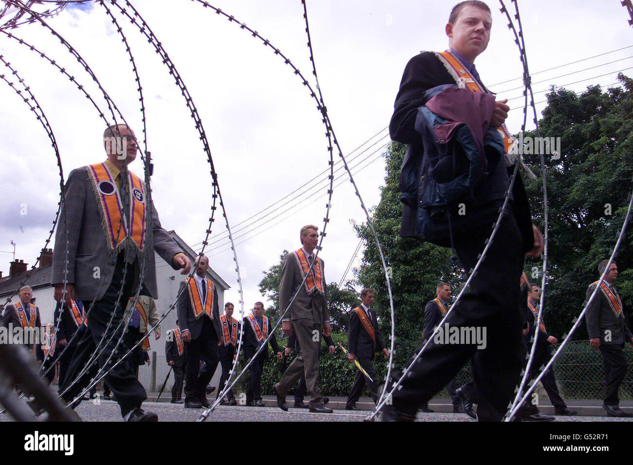 Orangemen march barbed wire hi-res stock photography and images - Alamy