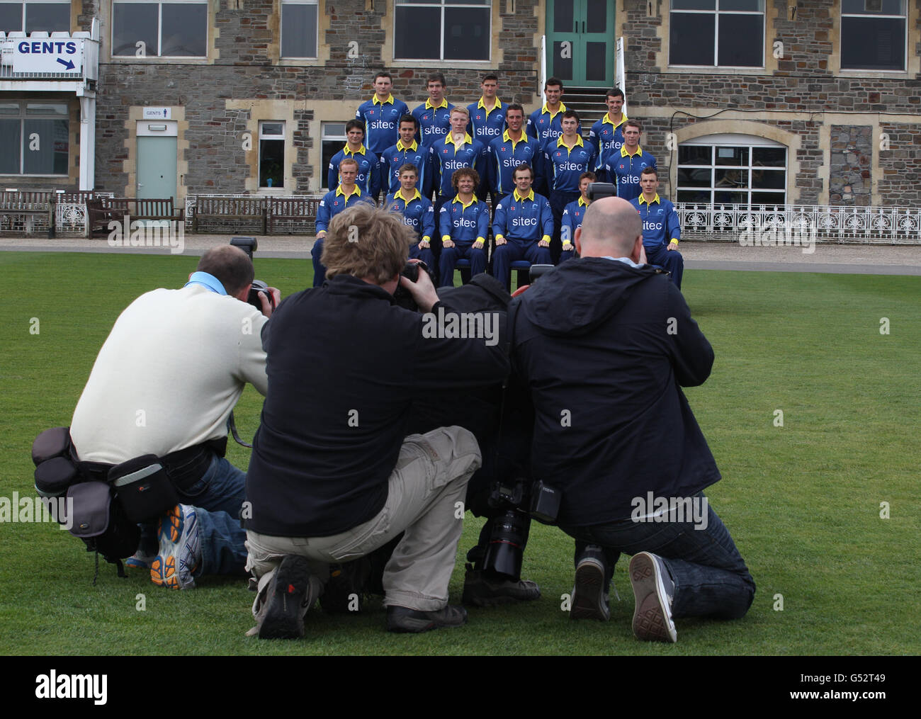Group of press photographers hi-res stock photography and images - Alamy