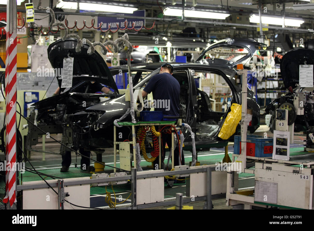 General view toyota assembly line toyota factory burnaston in derby hi ...