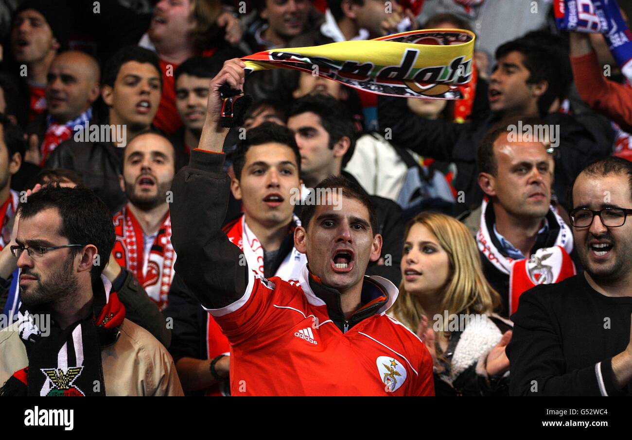 Benfica fans in stands hi-res stock photography and images - Alamy