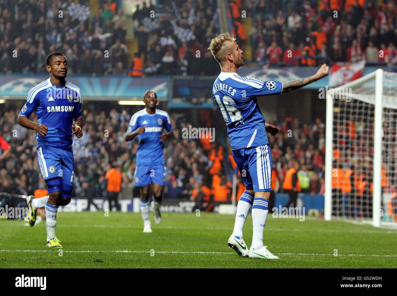 Raul meireles chelsea celebrates scoring hi-res stock photography and ...
