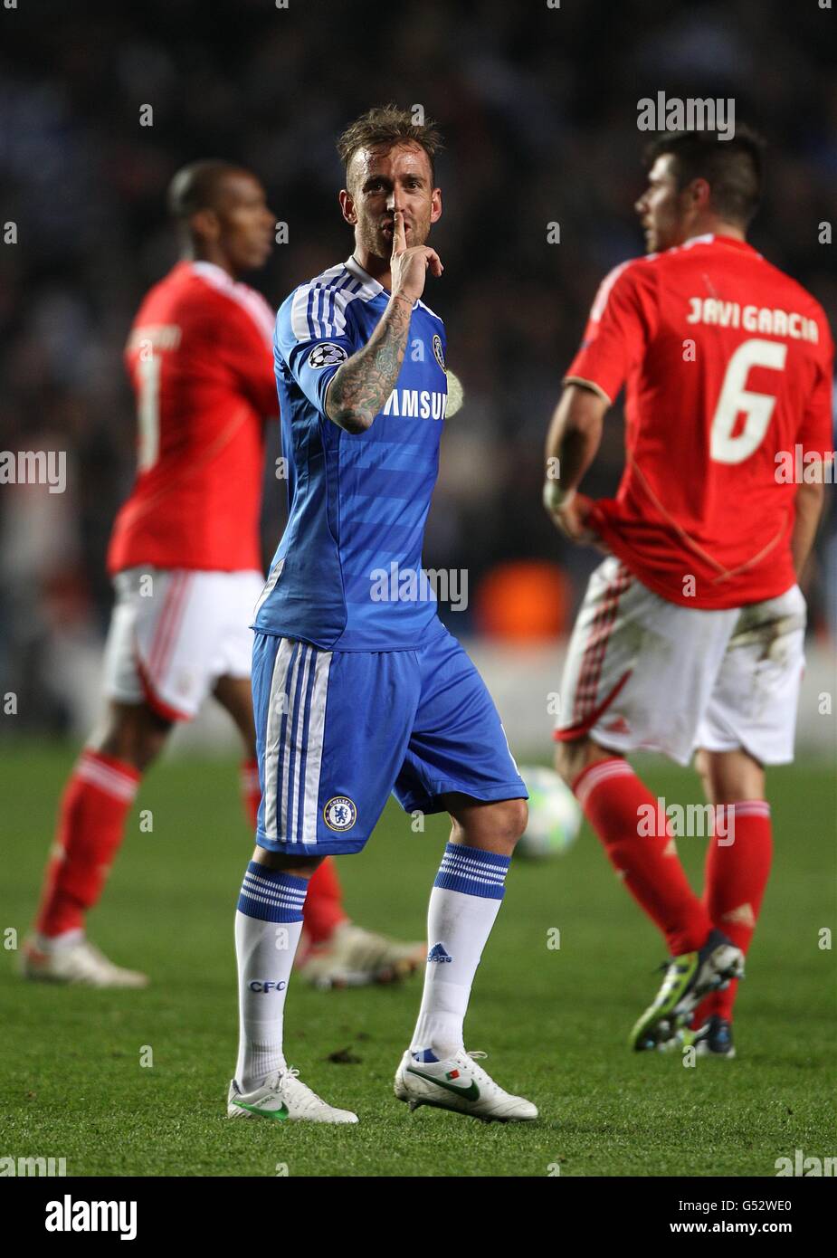 Raul meireles chelsea celebrates scoring hi-res stock photography and ...