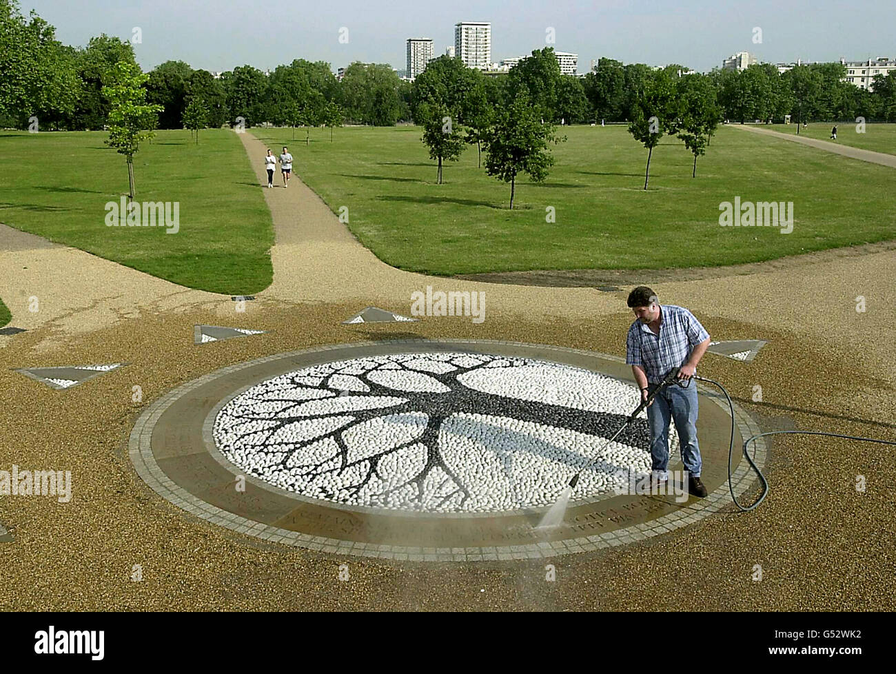 The Reformers Tree sculpture being cleaned, Hyde Park. In preparation ...