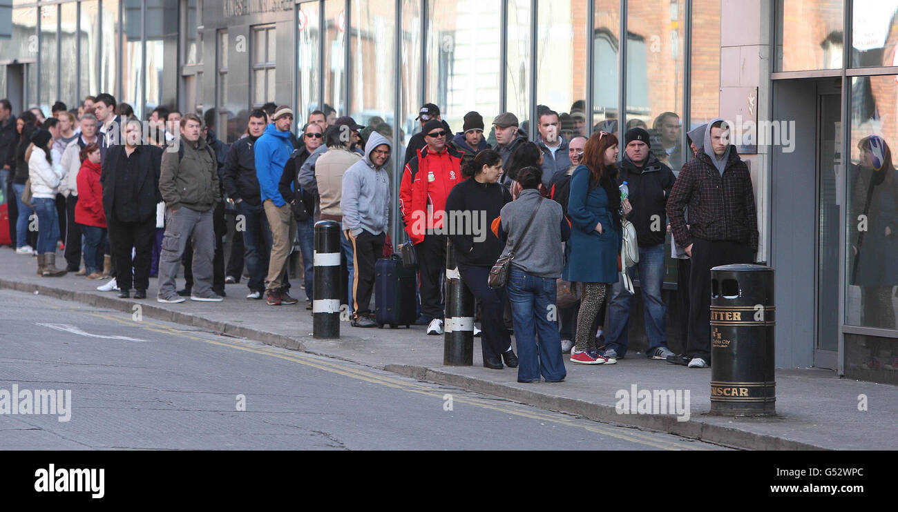 Social welfare queue hi-res stock photography and images - Alamy