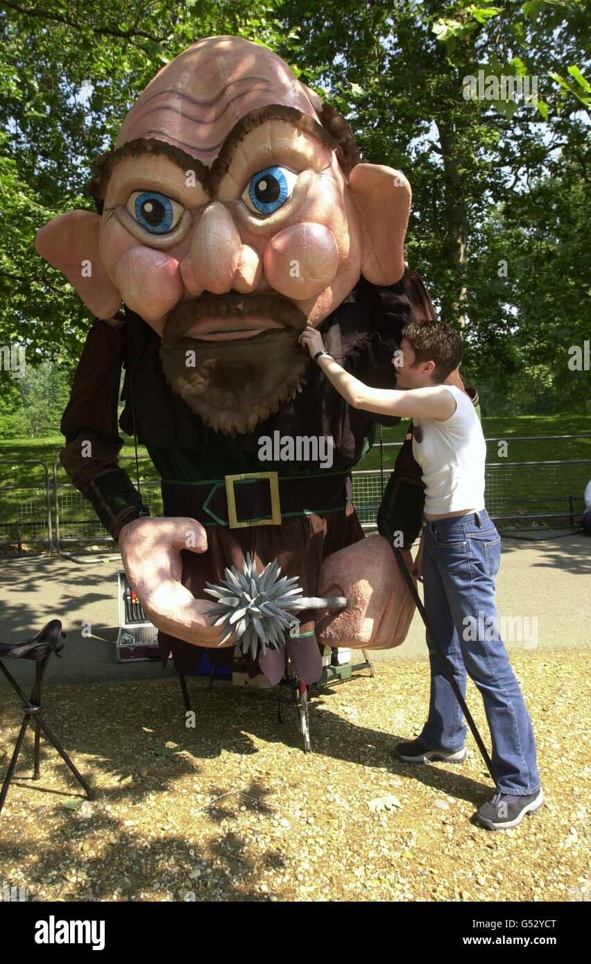Lanarkshire puts finnishing touches giant blunderbore hi-res stock ...