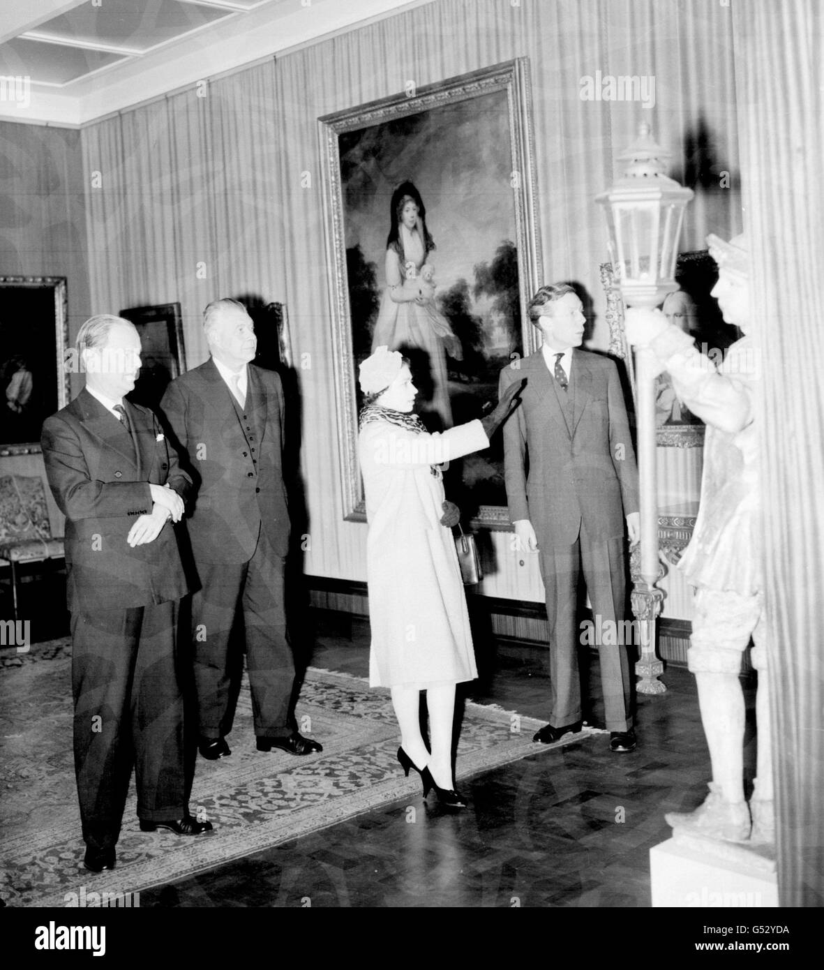 Queen visits Courtauld Stock Photo - Alamy