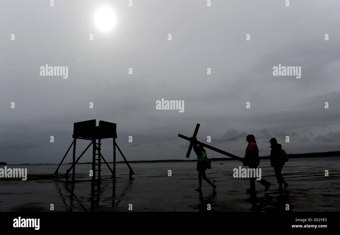 Pilgrims cross from Beal sands to the Holy Island of Lindisfarne in ...