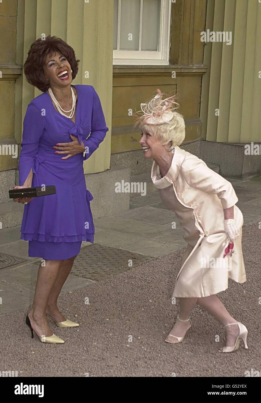 Queen elizabeth ii dame shirley bassey hi-res stock photography and ...