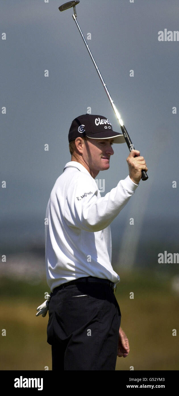 American Steve Flesch acknowledges the crowd after sinking a par putt ...