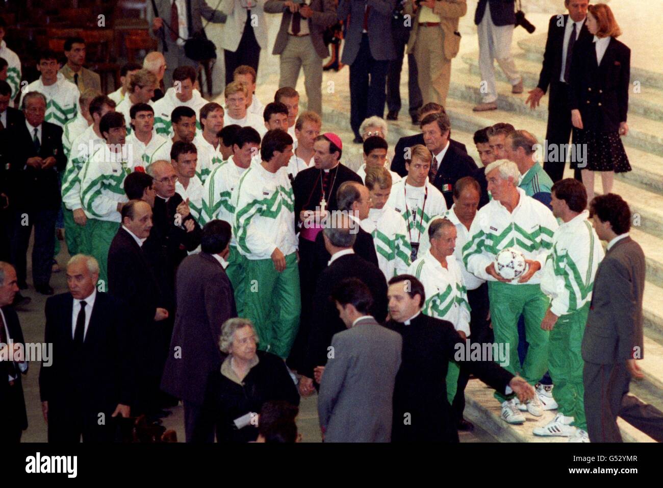 IRISH FOOTBALL TEAM MEET THE POPE Stock Photo - Alamy