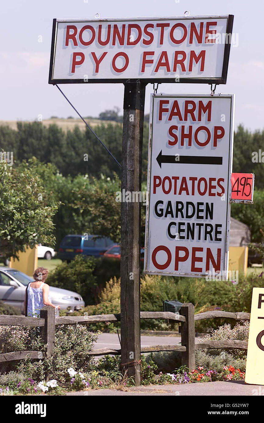 Roundstone farm sussex hi-res stock photography and images - Alamy