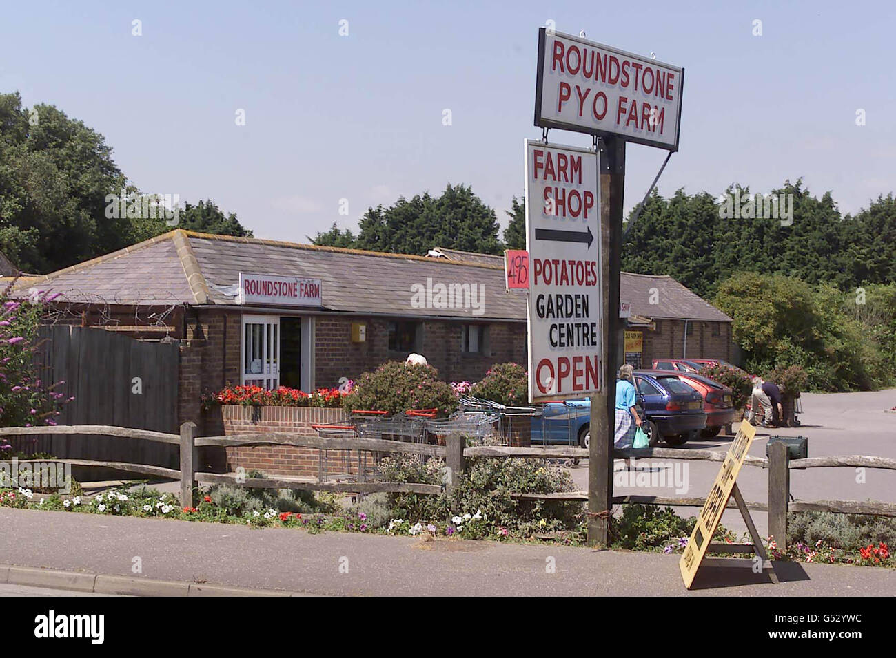 Roundstone farm worthing hi-res stock photography and images - Alamy
