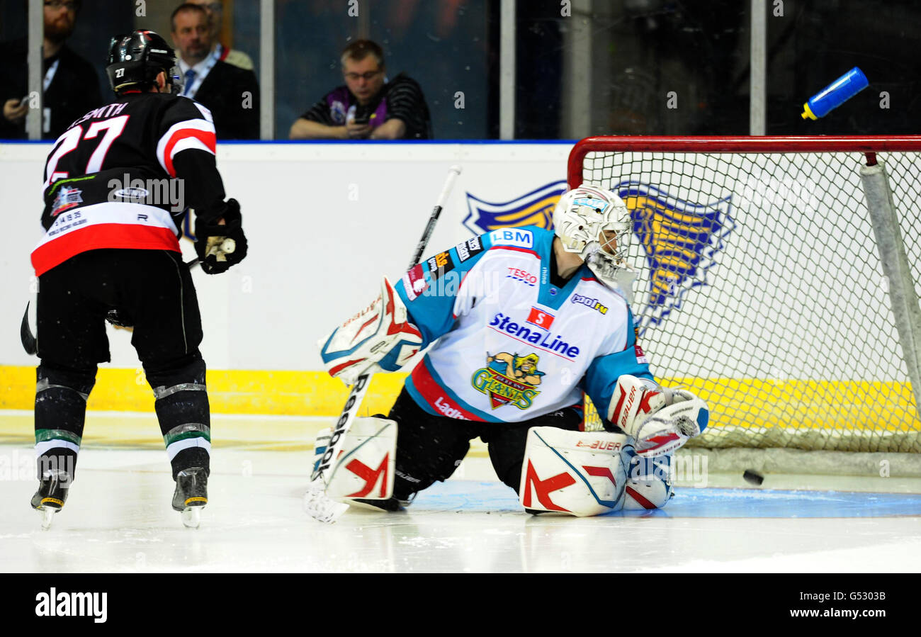 Cardiff Devils' Kenton Smith (left) scores the winning penalty past ...