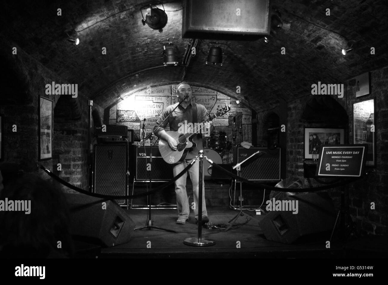 The cavern liverpool Black and White Stock Photos & Images - Alamy