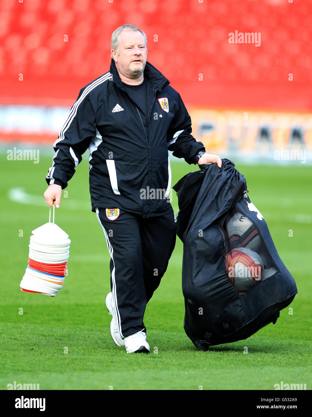 Football full length stock staff hi-res stock photography and images ...