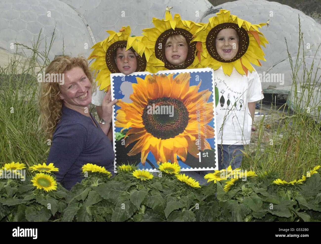 TV celebrity gardener Charlie Dimmock with (L-R) Oscar Travers, Robyn ...