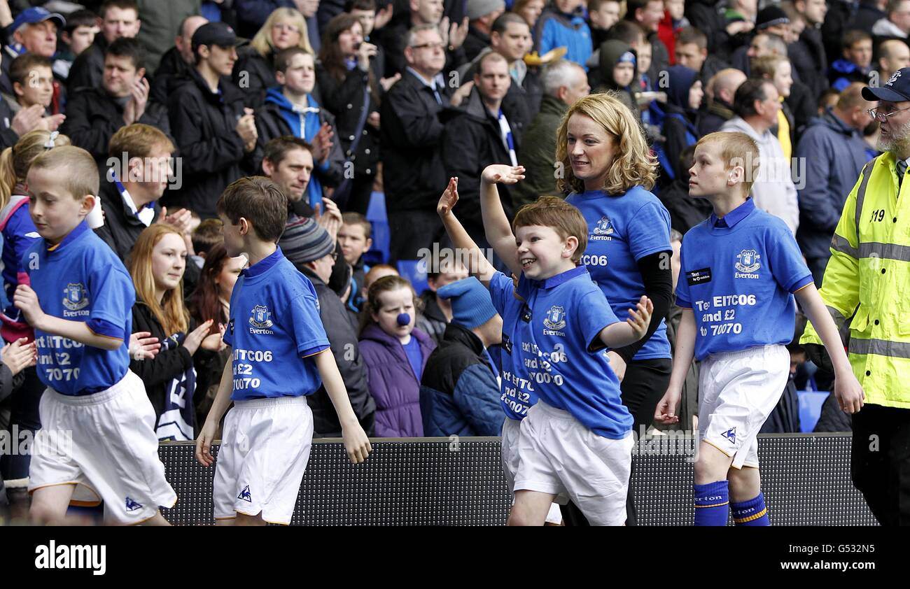 Everton mascots walk around the pitch before the match Stock Photo - Alamy