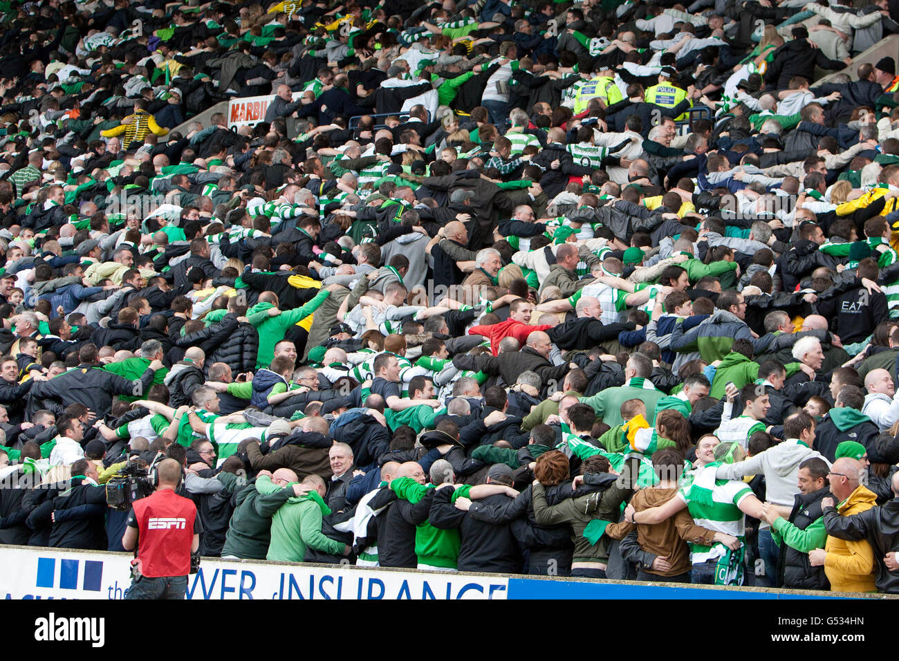 Celtic fans celebrate in the stands hi-res stock photography and images ...