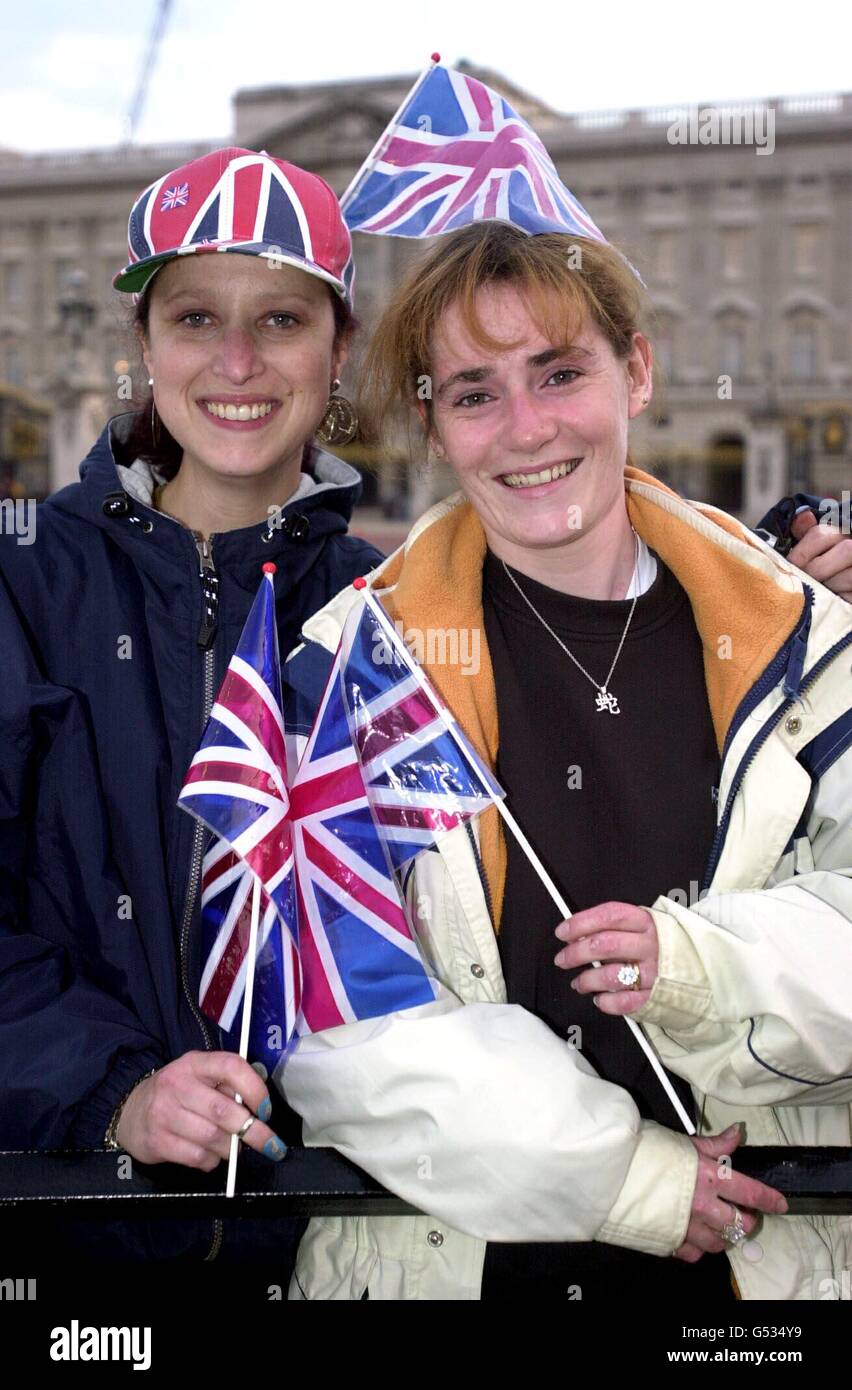 Transatlantic pals Cheryl Bernstein from Minessota, USA, (left) and ...