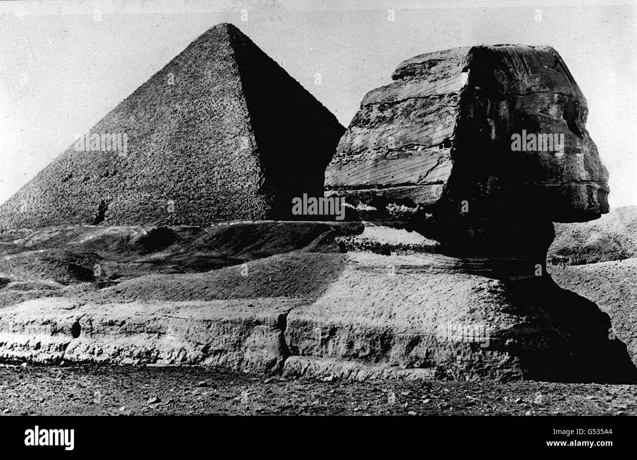 Human pyramid retro hi-res stock photography and images - Alamy