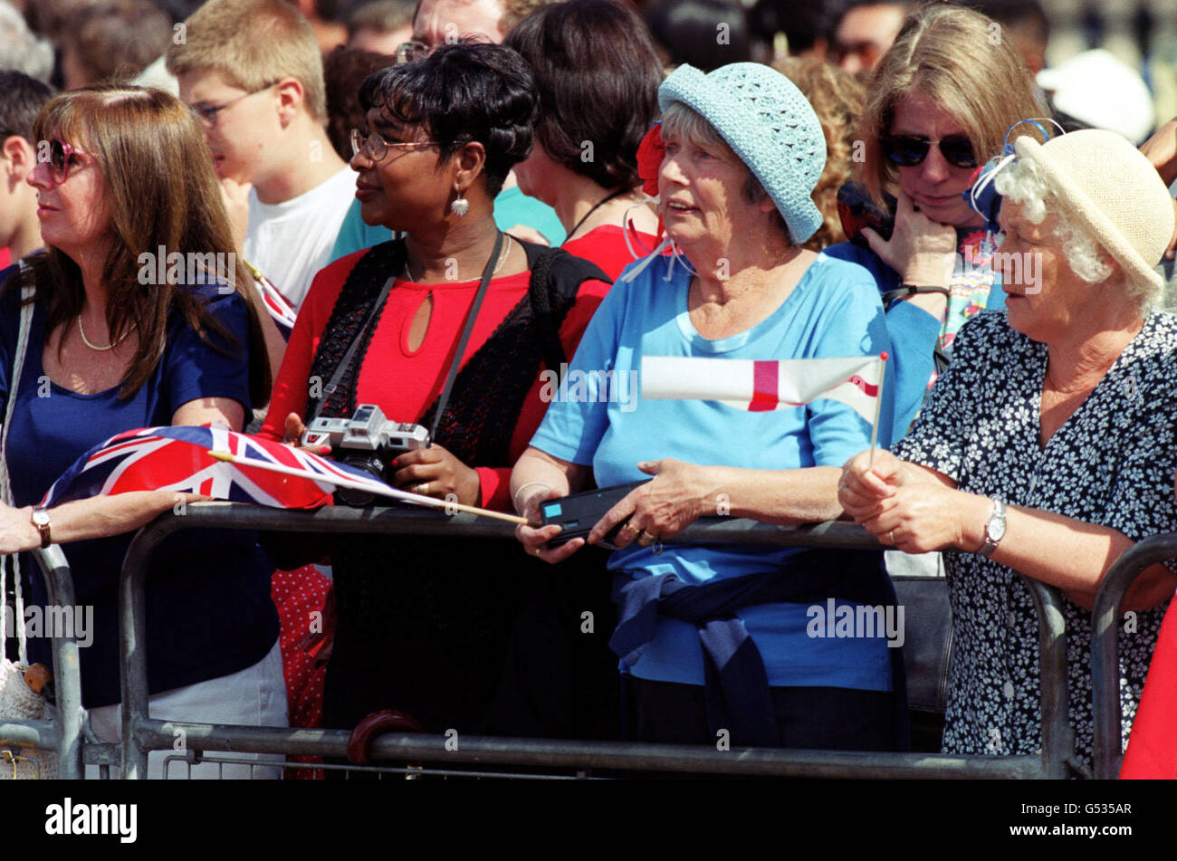 Queen Mother Birthday Crowd 2 Stock Photo - Alamy