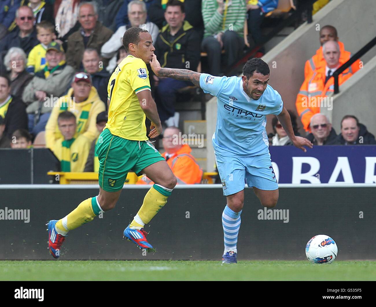 Norwich City's Elliott Bennett (left) and Manchester City's Carlos ...