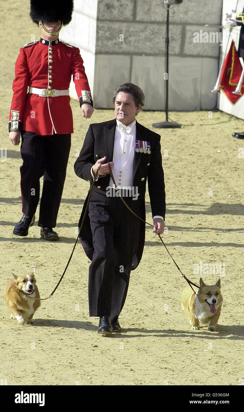 Royal butler corgi hi-res stock photography and images - Alamy