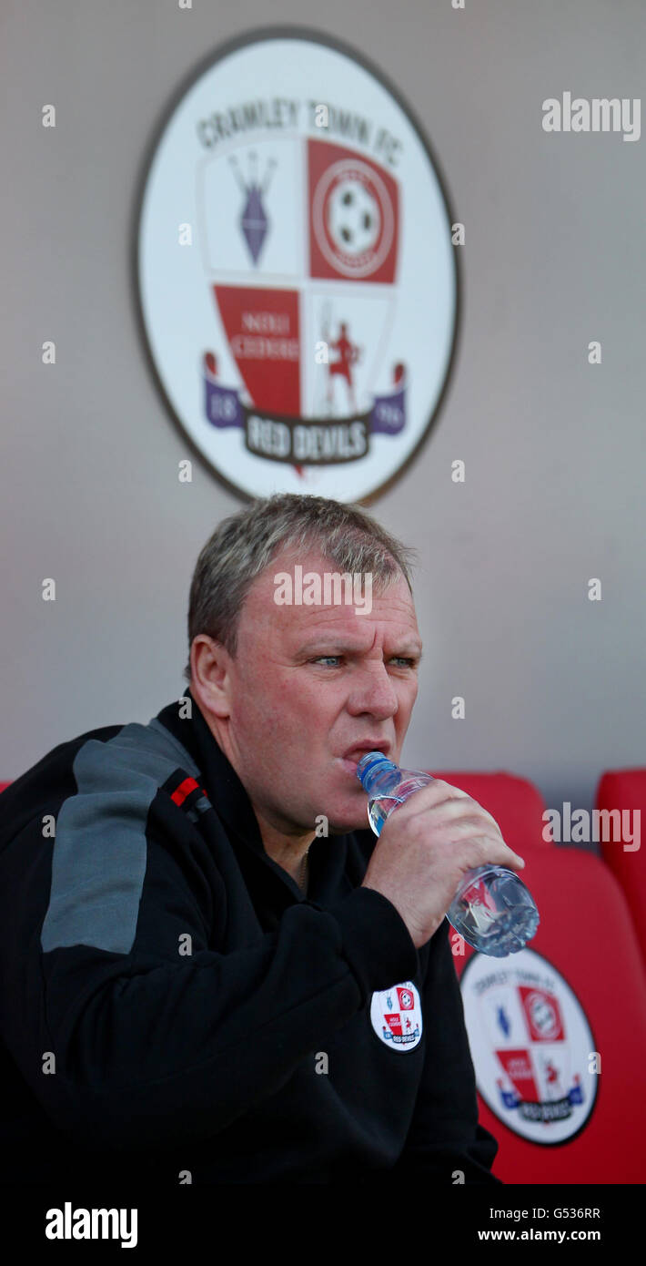 Crawley v crewe football hi-res stock photography and images - Alamy