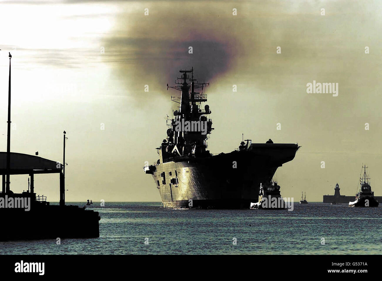 Aircraft carrier hms invincible hi-res stock photography and images - Alamy