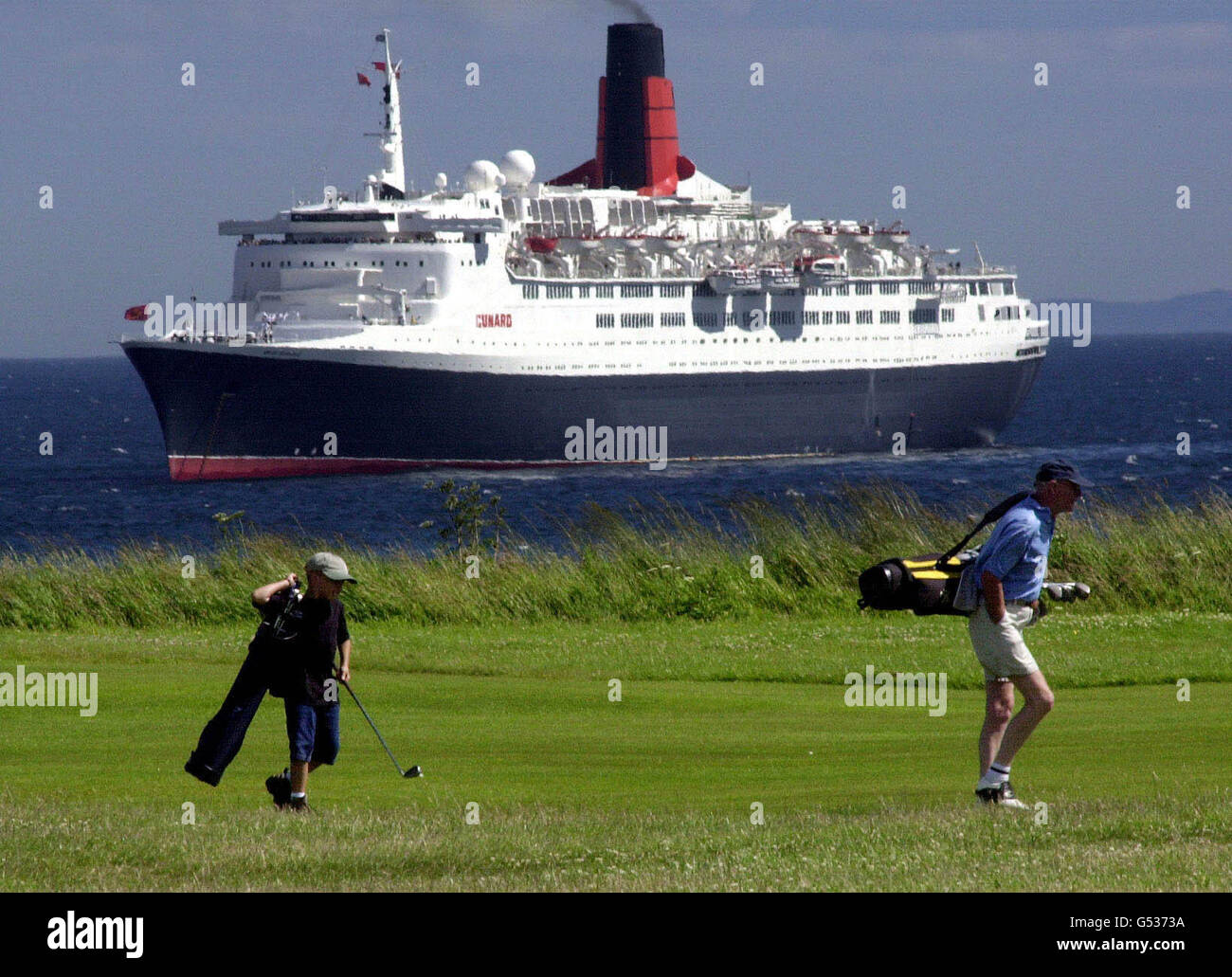 Queen elizabeth ii ship hi-res stock photography and images - Alamy