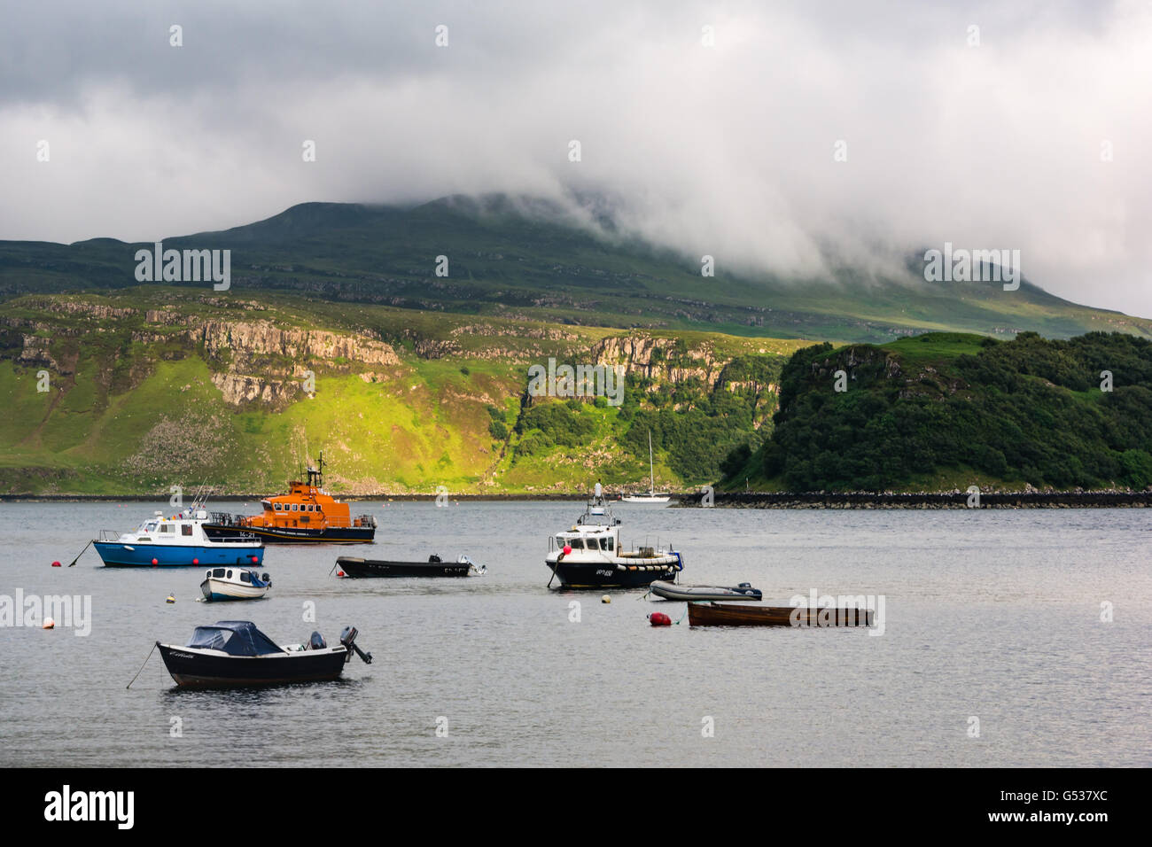 Portree isle of skye sailing boat hi-res stock photography and images ...