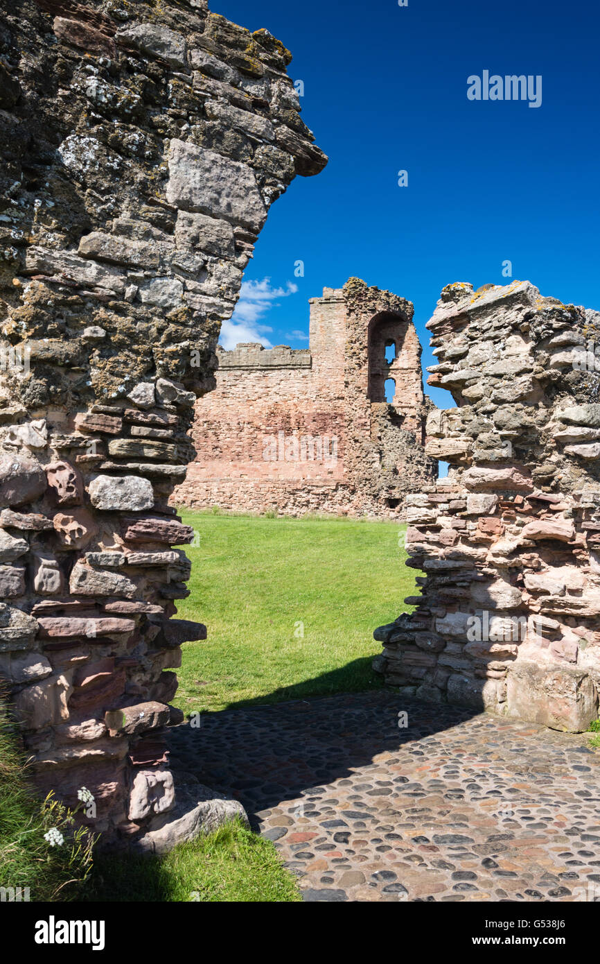 United Kingdom, Scotland, East Lothian, North Berwick, Tantallon Castle ...