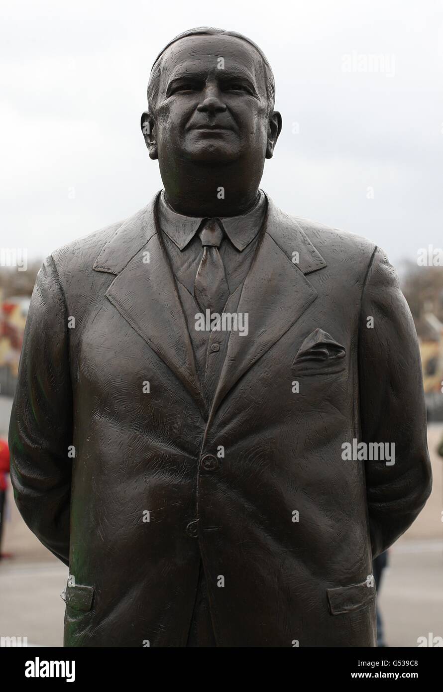 Herbert Chapman Statue