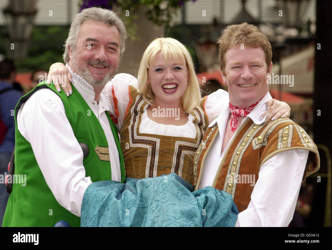 The cast of the pantomime Dick Whittington L-R: former snooker player ...