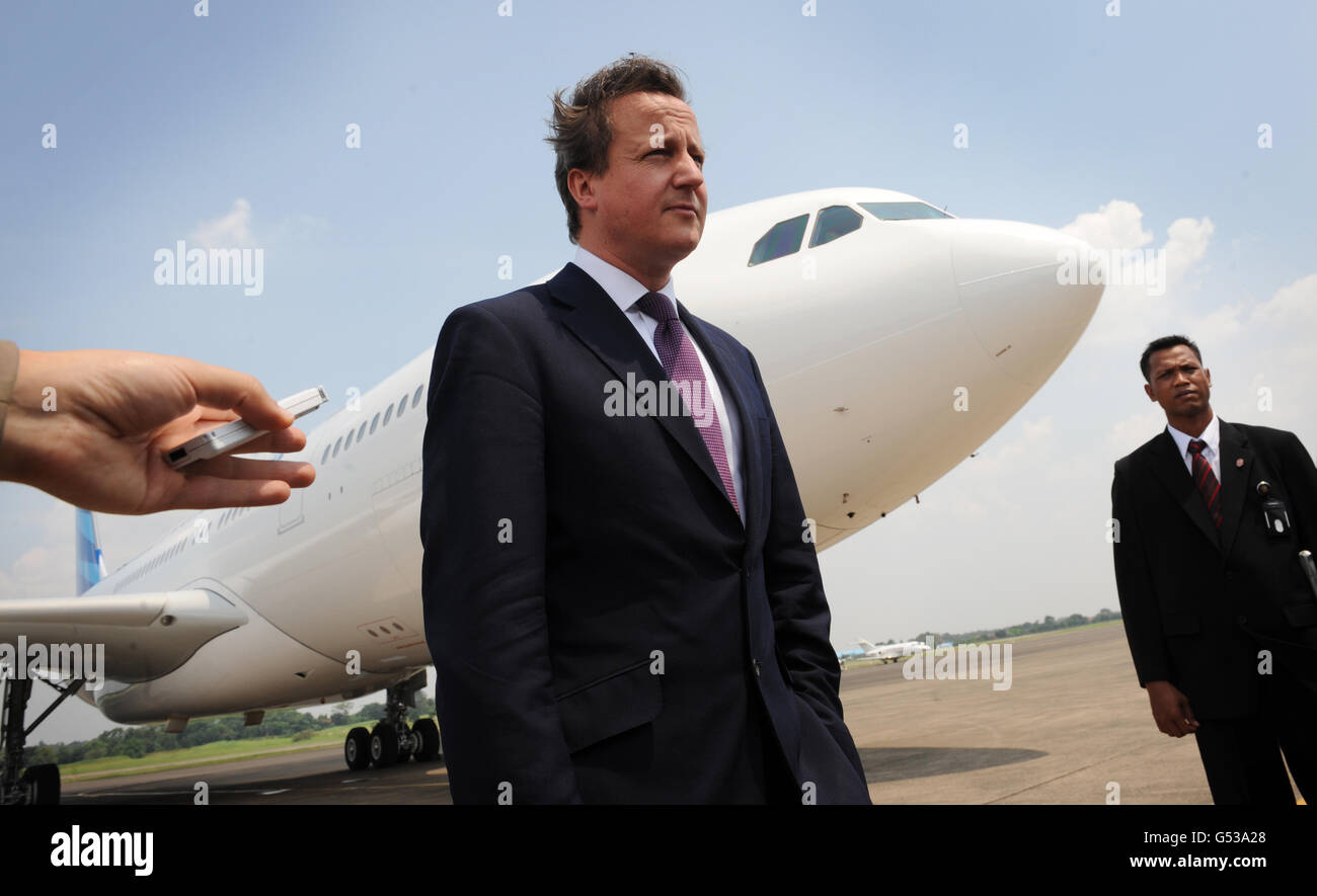 Prime Minister David Cameron in front of a Garuda Indonesia Airlines ...