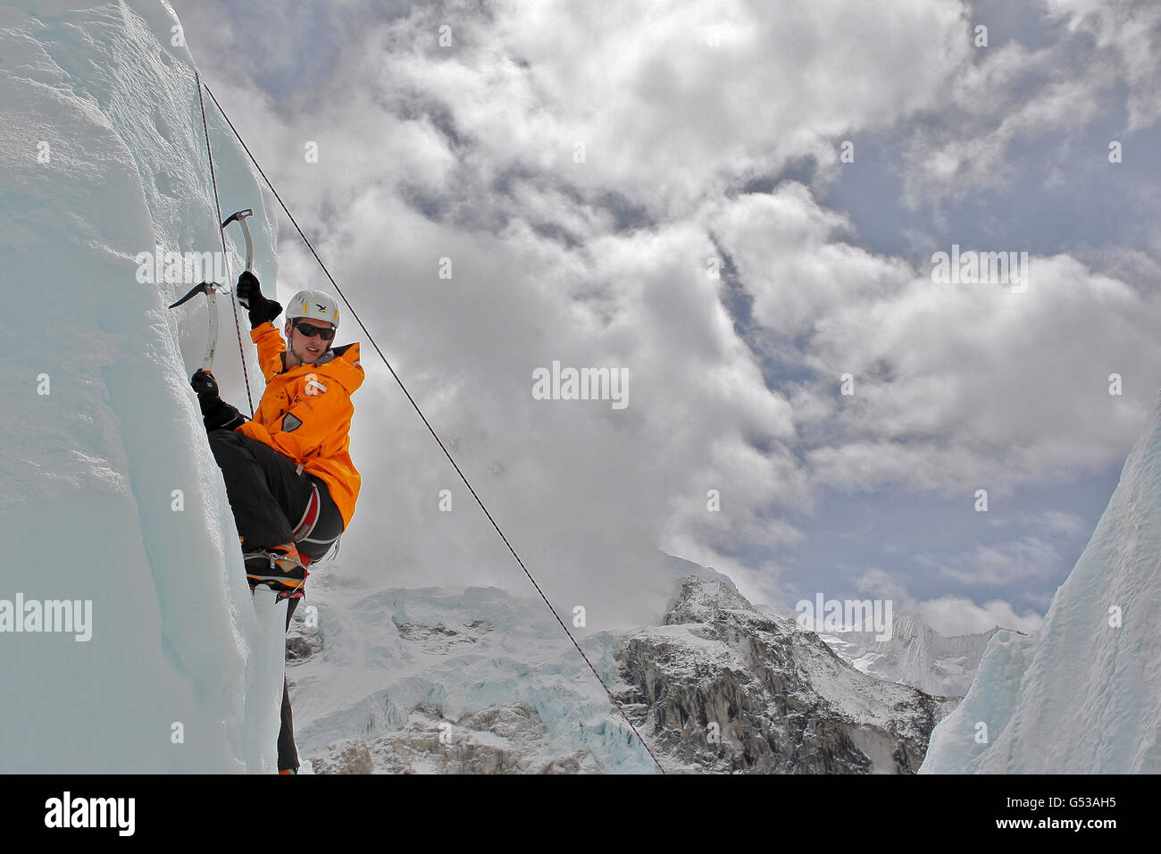 Walking With The Wounded Mount Everest expedition Stock Photo - Alamy
