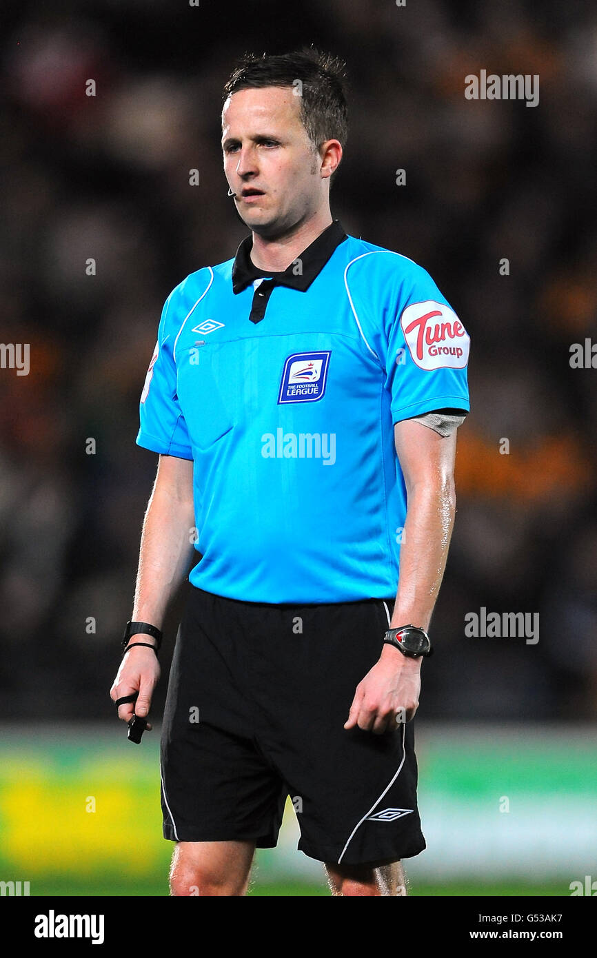 David webb referee hi-res stock photography and images - Alamy