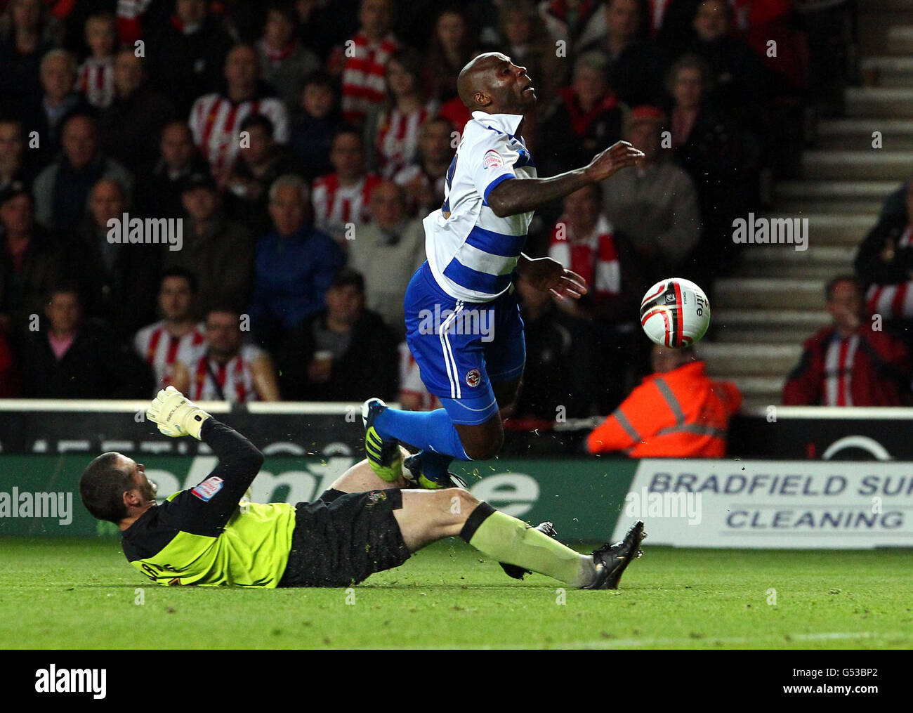Reading's Jason Roberts (top) is brought down by Southampton's ...