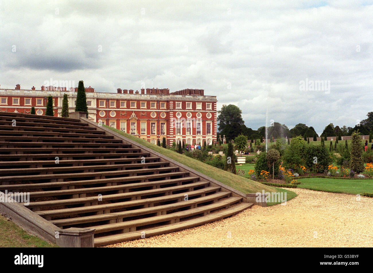 Henry v and court hi-res stock photography and images - Alamy