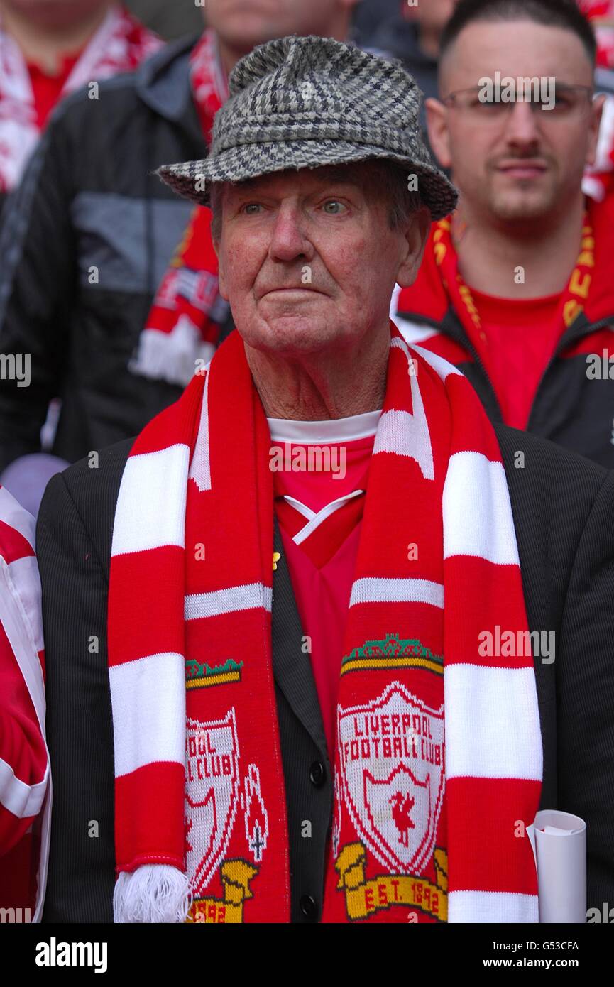 An elderly liverpool fan in the stands hi-res stock photography and ...