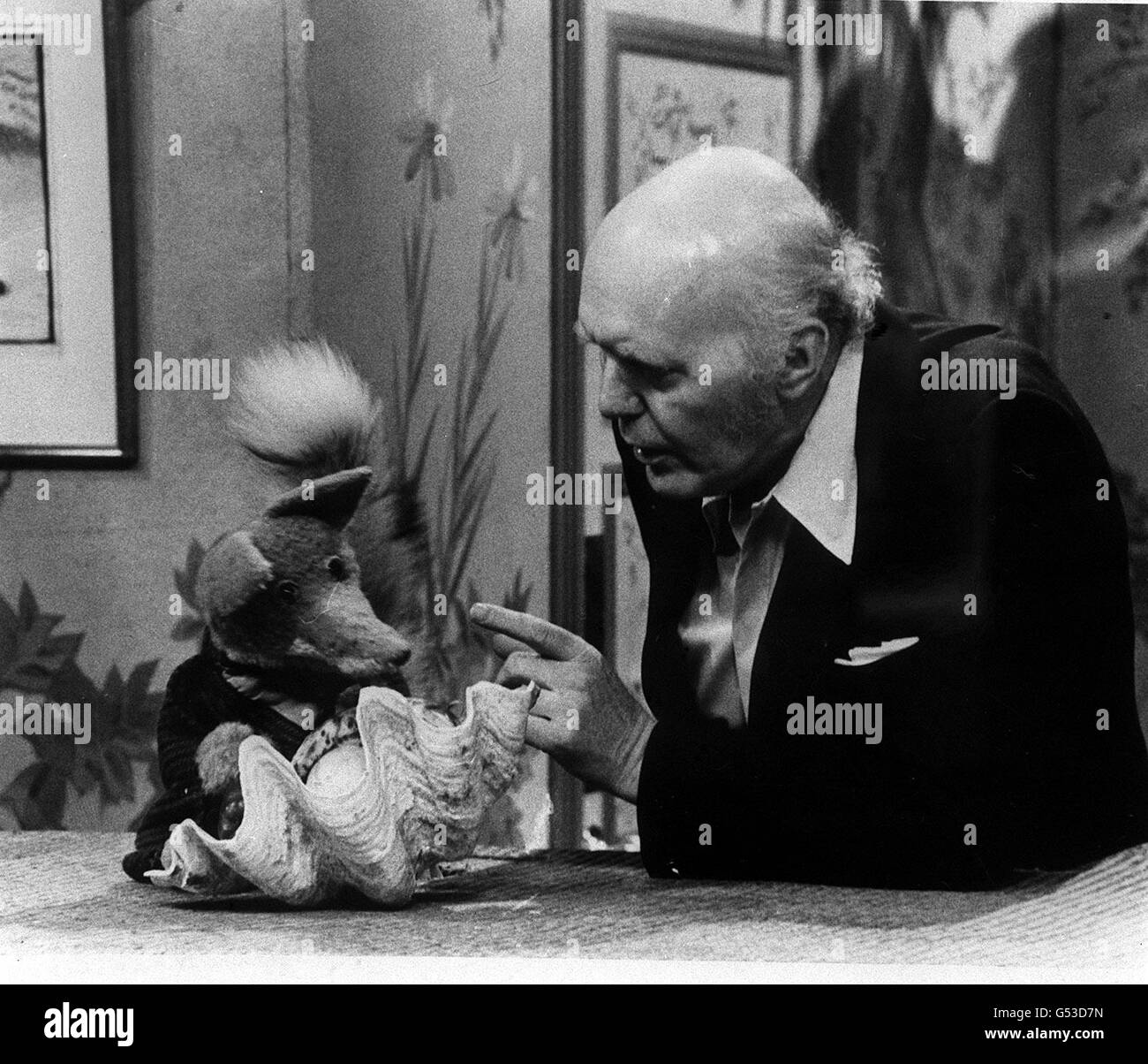 David Nixon & Basil Brush Stock Photo - Alamy