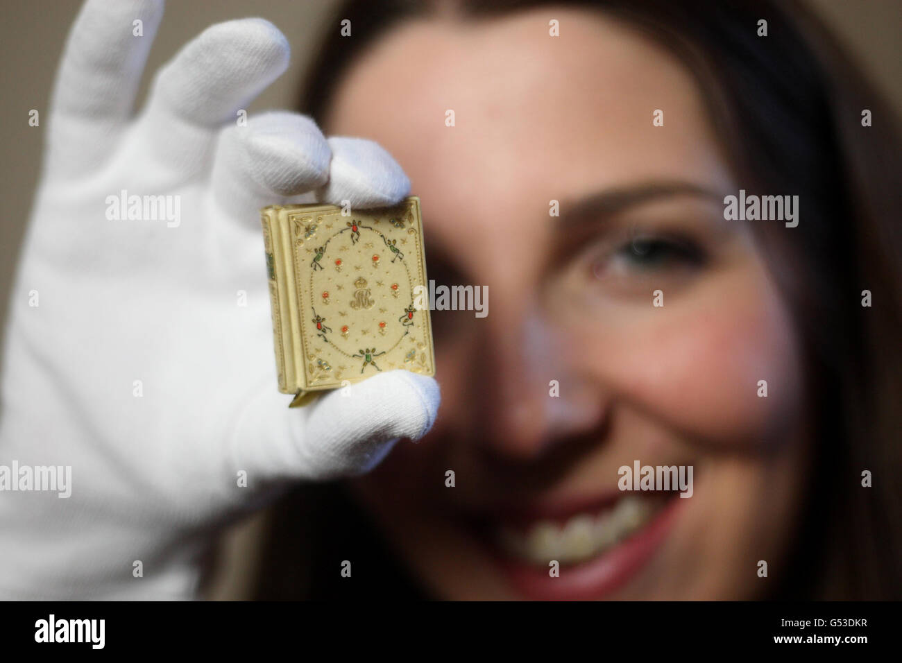 Queen mary’s dolls’ house hi-res stock photography and images - Alamy