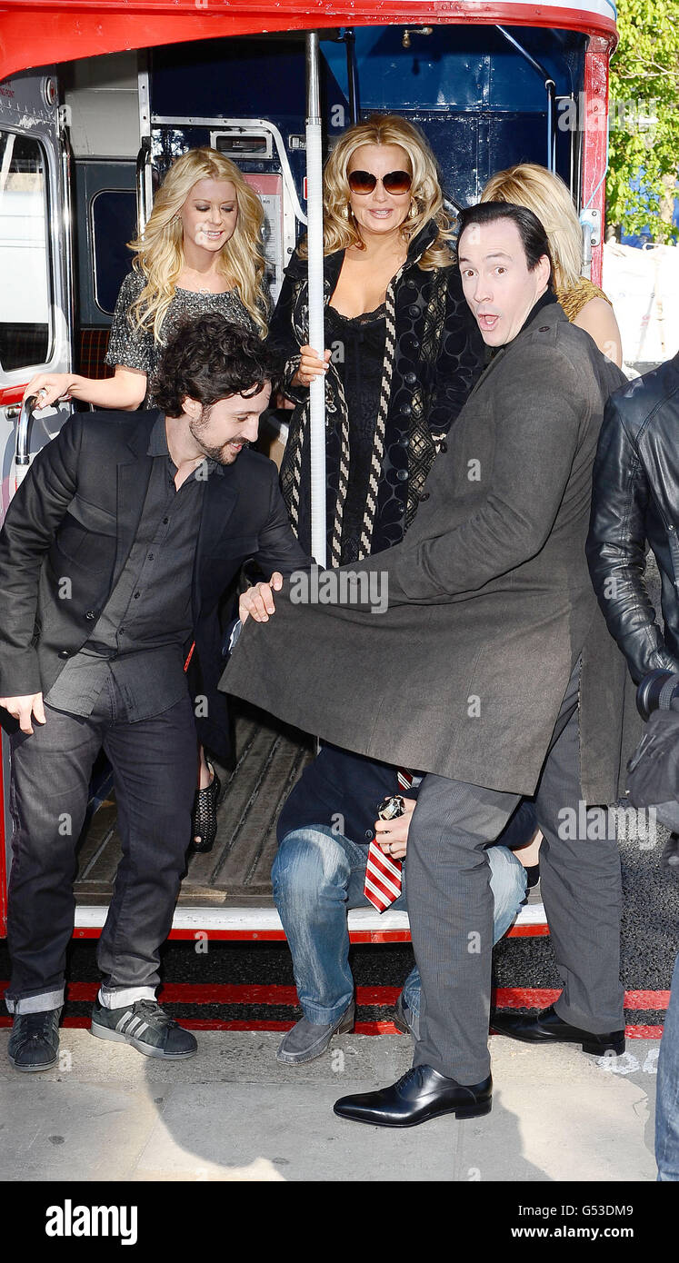 (Left to right) Thomas Ian Nicholas, Tara Reid, Jason Biggs, Jennifer ...