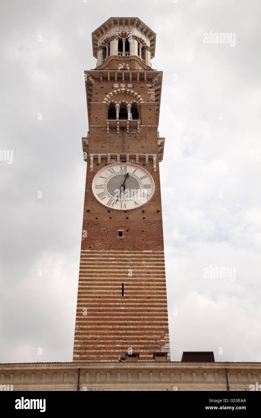 Lamberti Tower, Torre dei Lamberti, Piazza delle Erbe, Verona, Veneto ...
